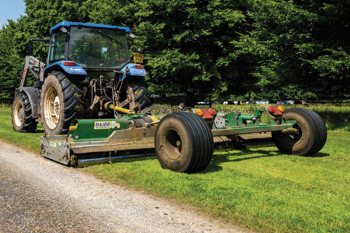 Swift Roller Mower Trailed | Exceptional Quality for Vast Areas | Major